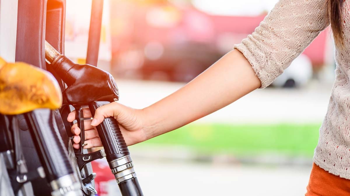 Protect Against Coronavirus When Pumping Gas - Consumer Reports