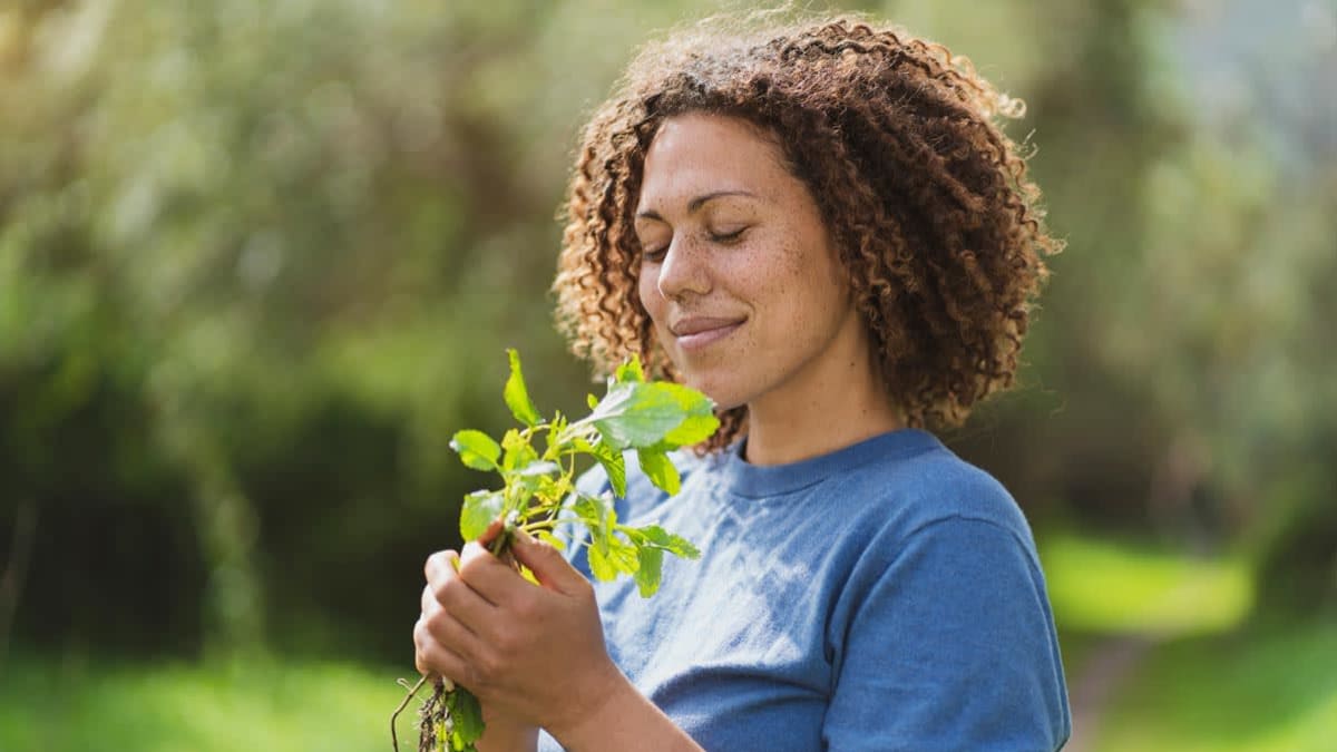 How to Regain Your Faltering Sense of Smell - Consumer Reports