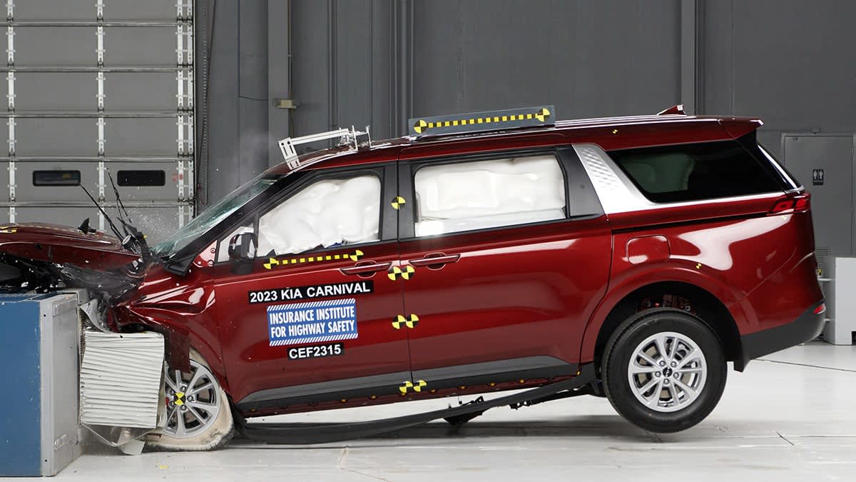 Minivans Struggle In New Rear Seat Crash Tests - Consumer Reports